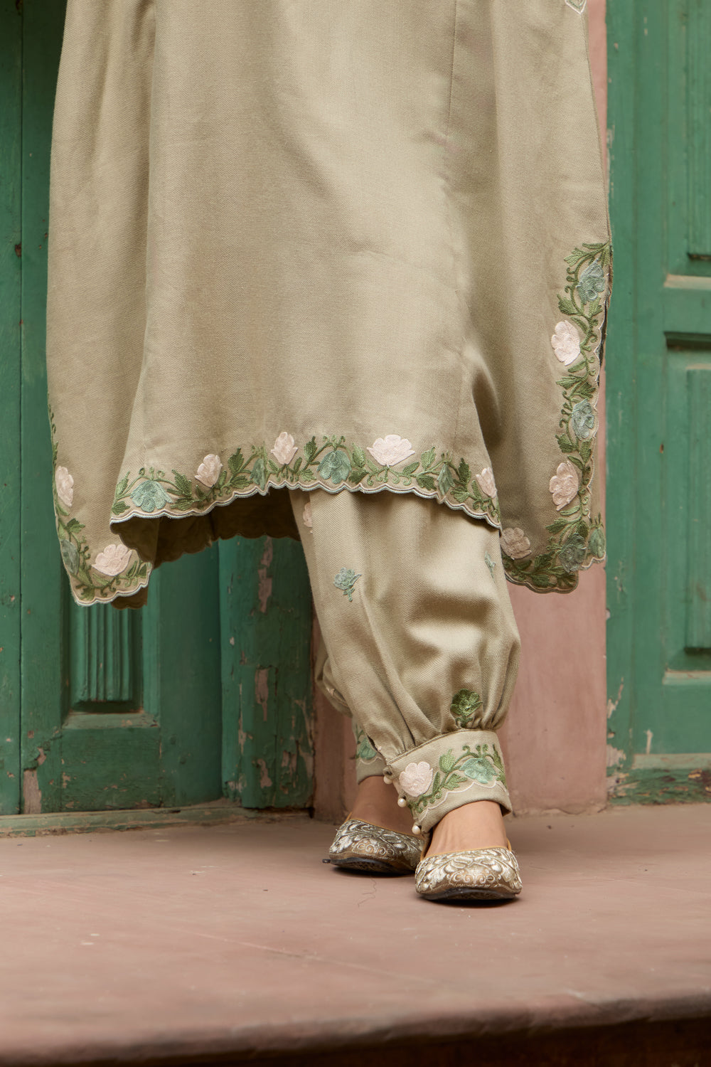 Buy an Olive Green Wool Pheran Set for Women in Kashmiri Style | Koshur ...